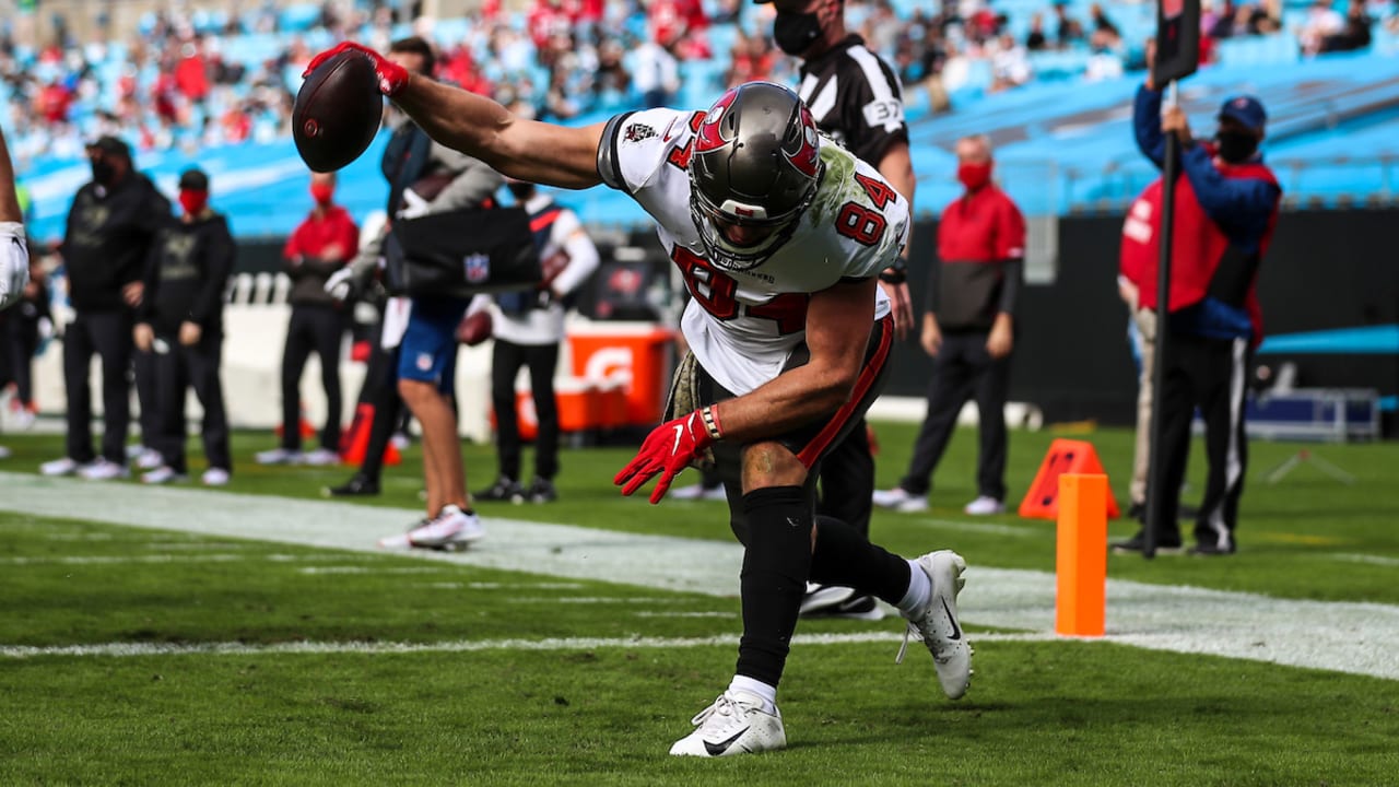 HIGHLIGHTS: Buccaneers Defeat Panthers 46-23 in Week 10