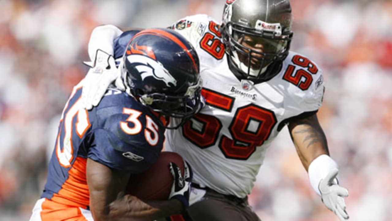 DEN Halftime Report: Bucs, Broncos Even at the Break