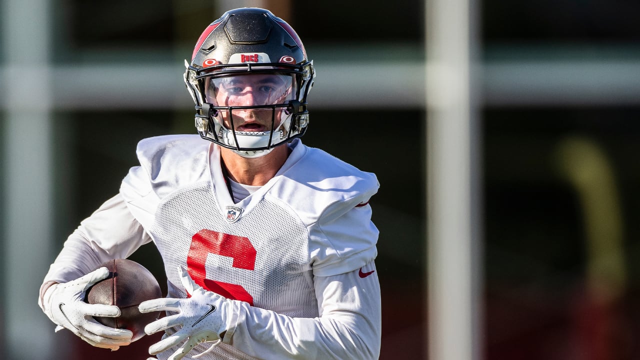 Bucs Waive John Hurst, sign Kobe Smith to practice squad Roster Moves