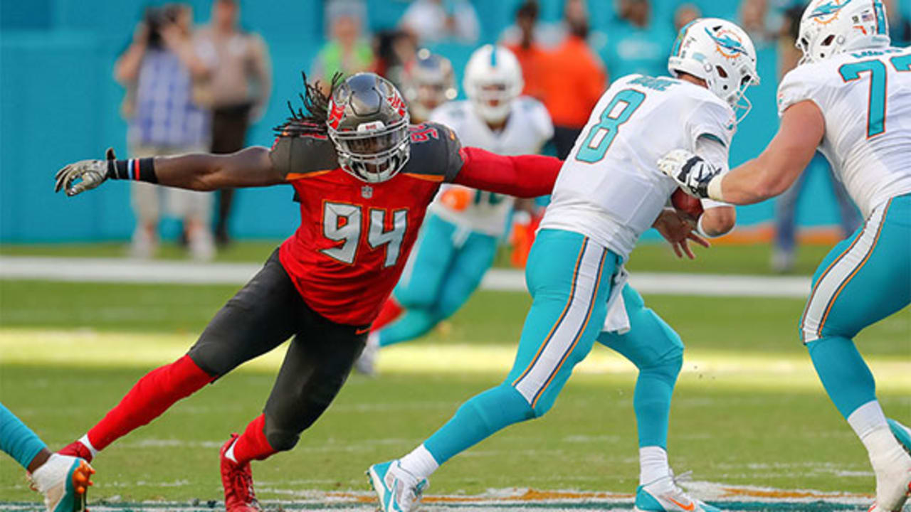 Bucs Re-sign Clarke, Glanton, Lynch