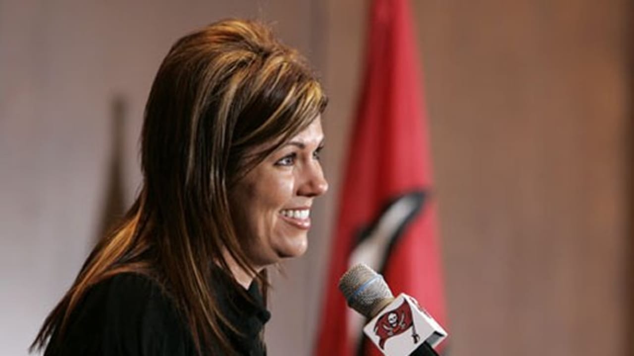 Mike Alstott Retirement Press Conference