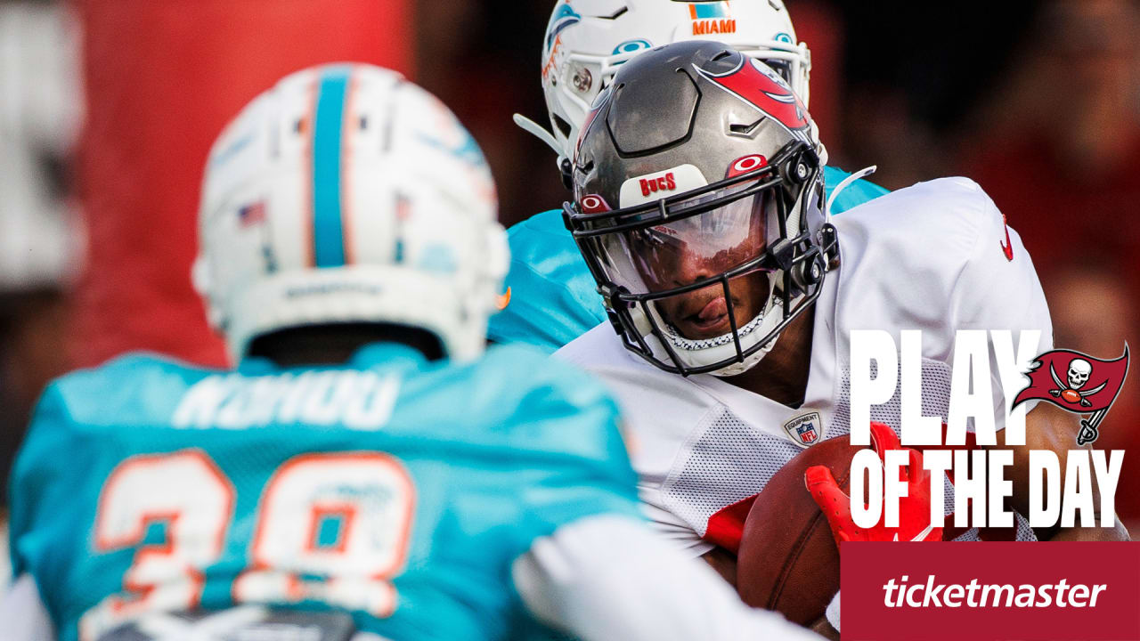 Deven Thompkins Glides Through The Air | Play of the Day