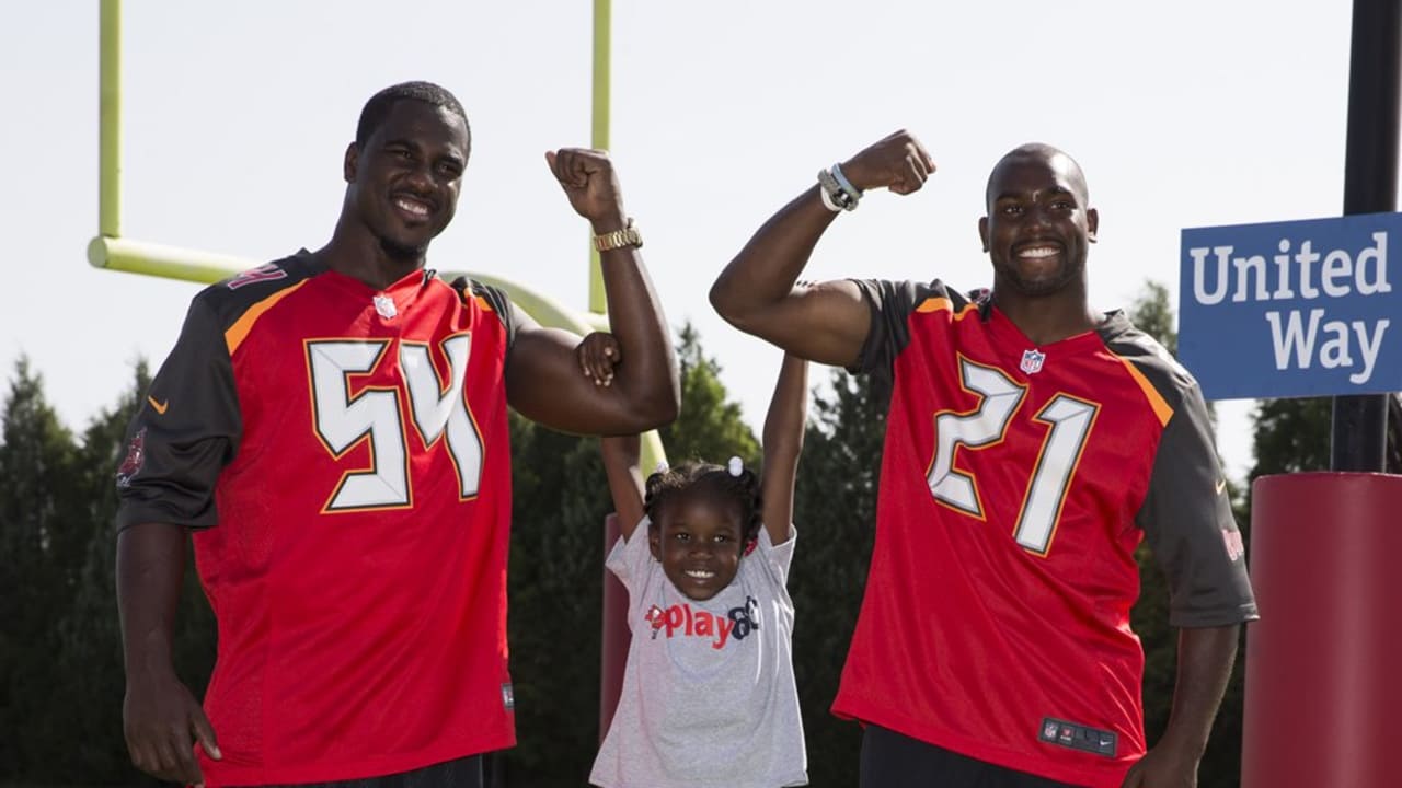 Photos: Bucs / United Way Photo Shoot