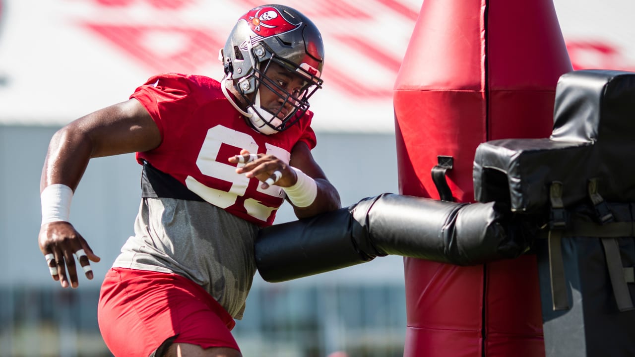 Bucs Elevate DL Jeremiah Ledbetter for Packers Game