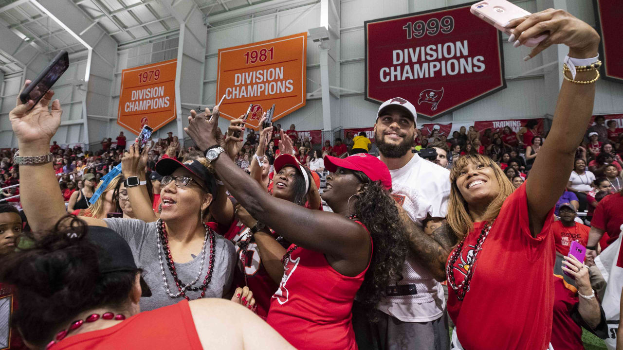 Women of Red Evening at Training Camp Brings Football-First Event to ...
