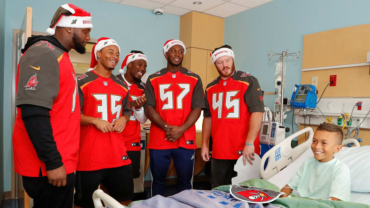 Photos: Rookie Club Visits Children's Hospital