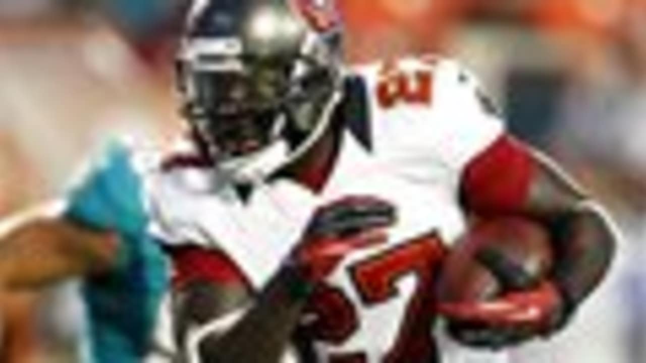 Blount Sees Great Promise in Shared Backfield with Martin
