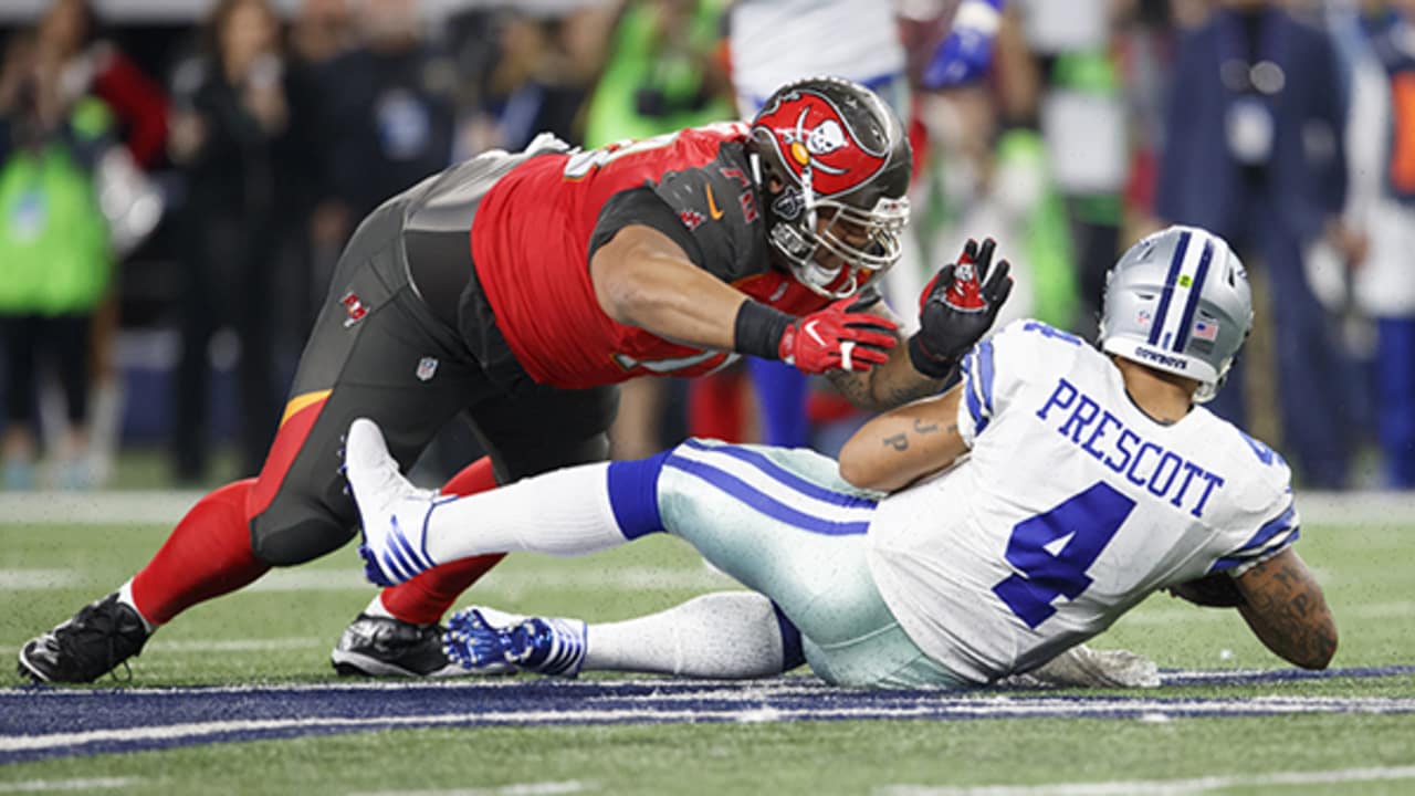 Sealver Siliga Stays with Bucs