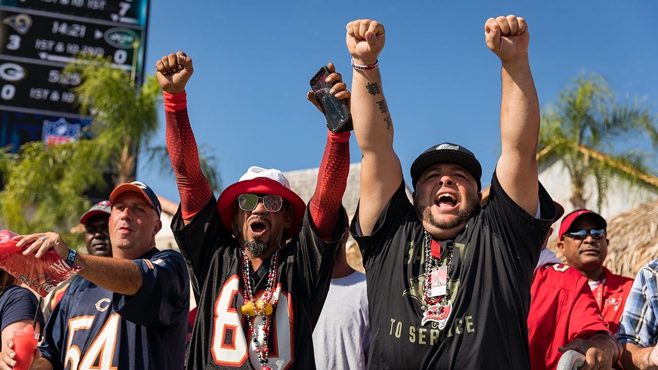 Photos: Fan Friday, Week 11