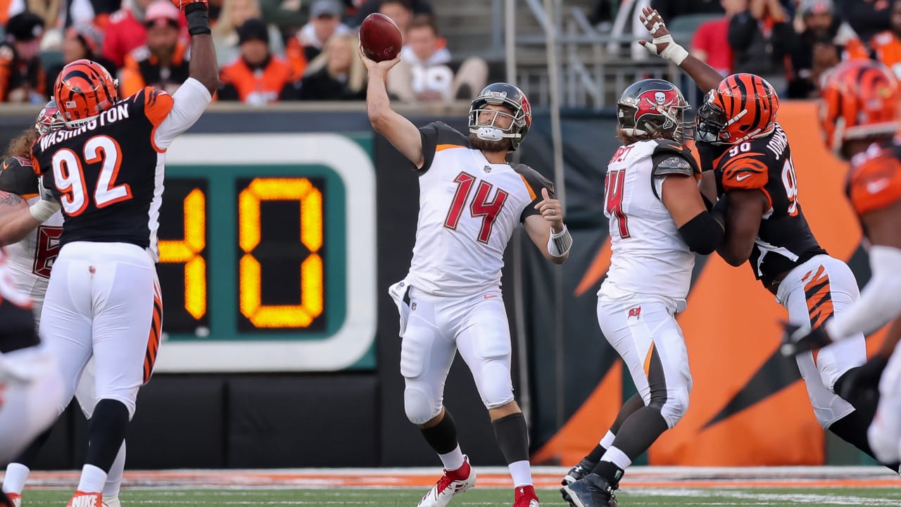 Bucs Turn Back to Ryan Fitzpatrick to Lead Offense