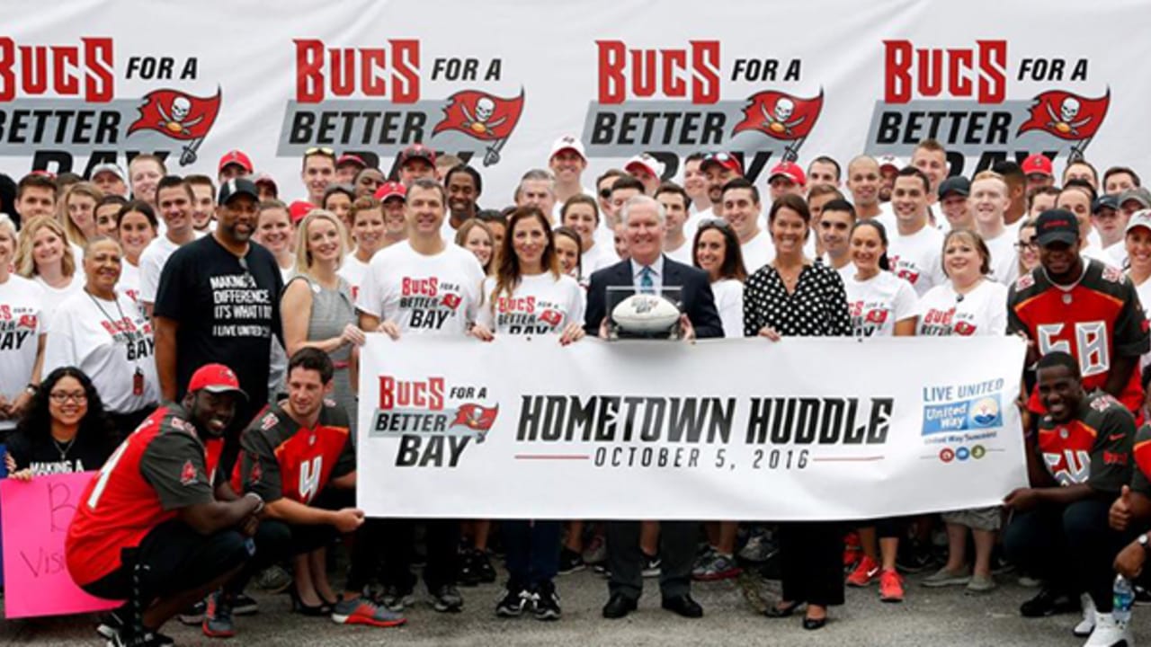 Bucs Volunteer at Hometown Huddle