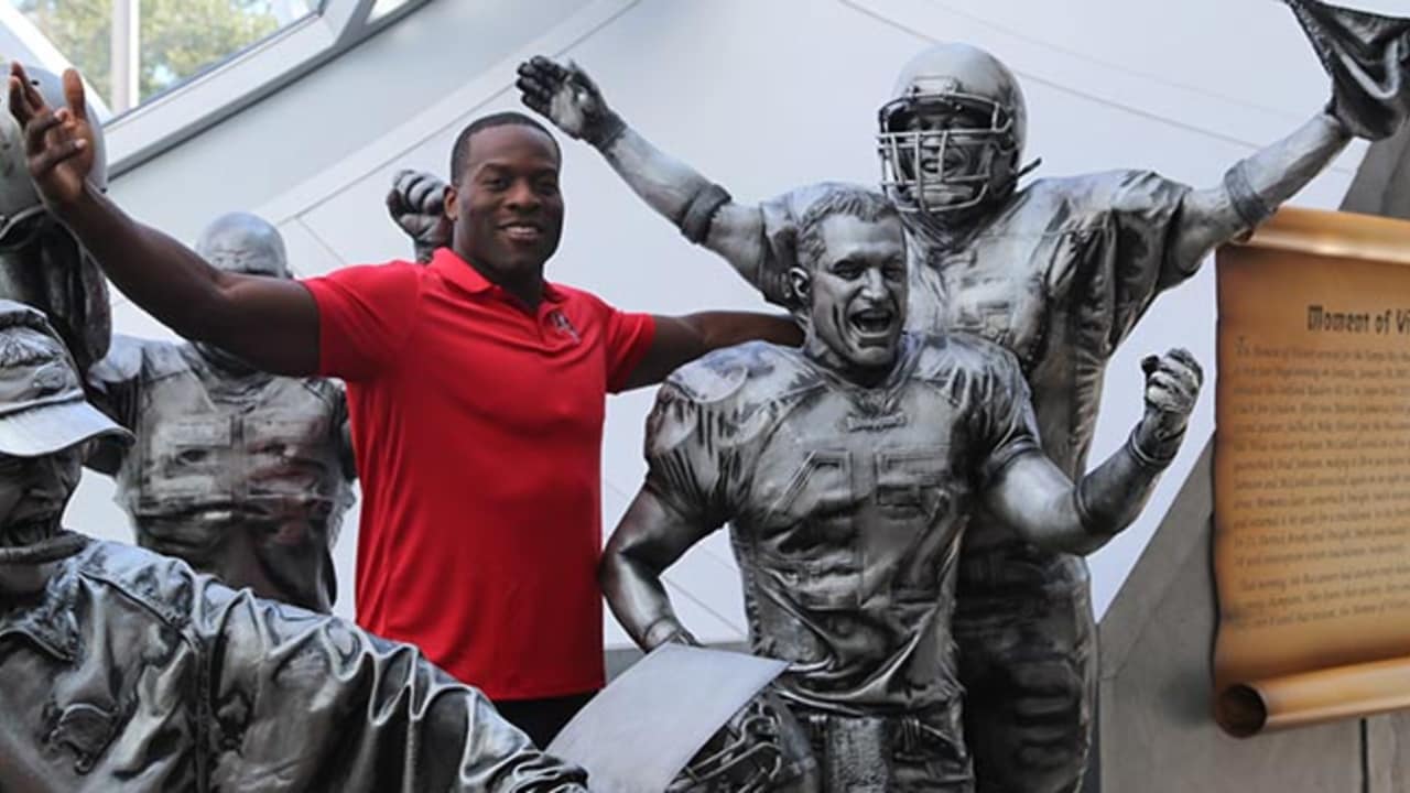 Young Bucs Soak Up Lessons from Simeon Rice