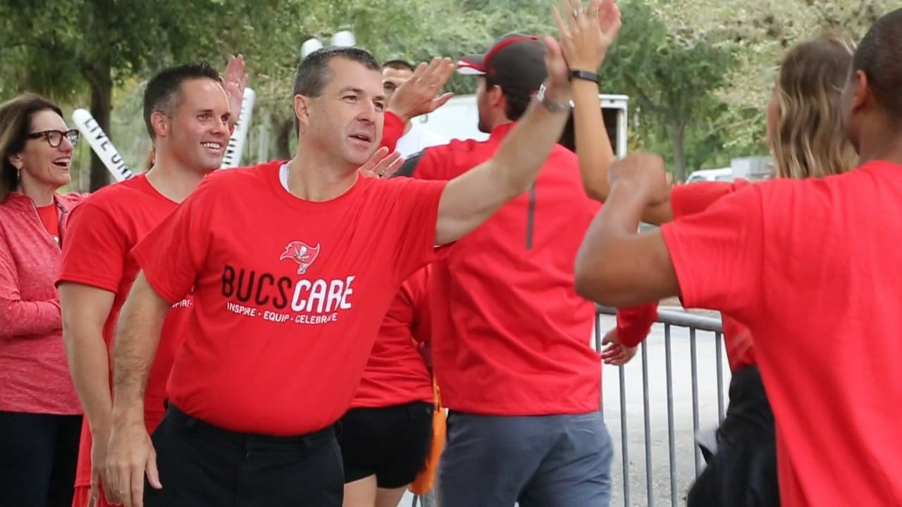 Bucs Volunteer at NFL Y.E.T. Center