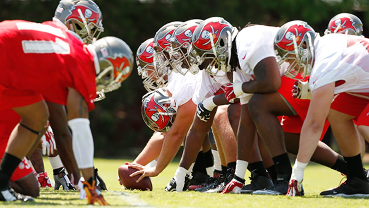 Bucs Add Long-Snapper Dellenbach