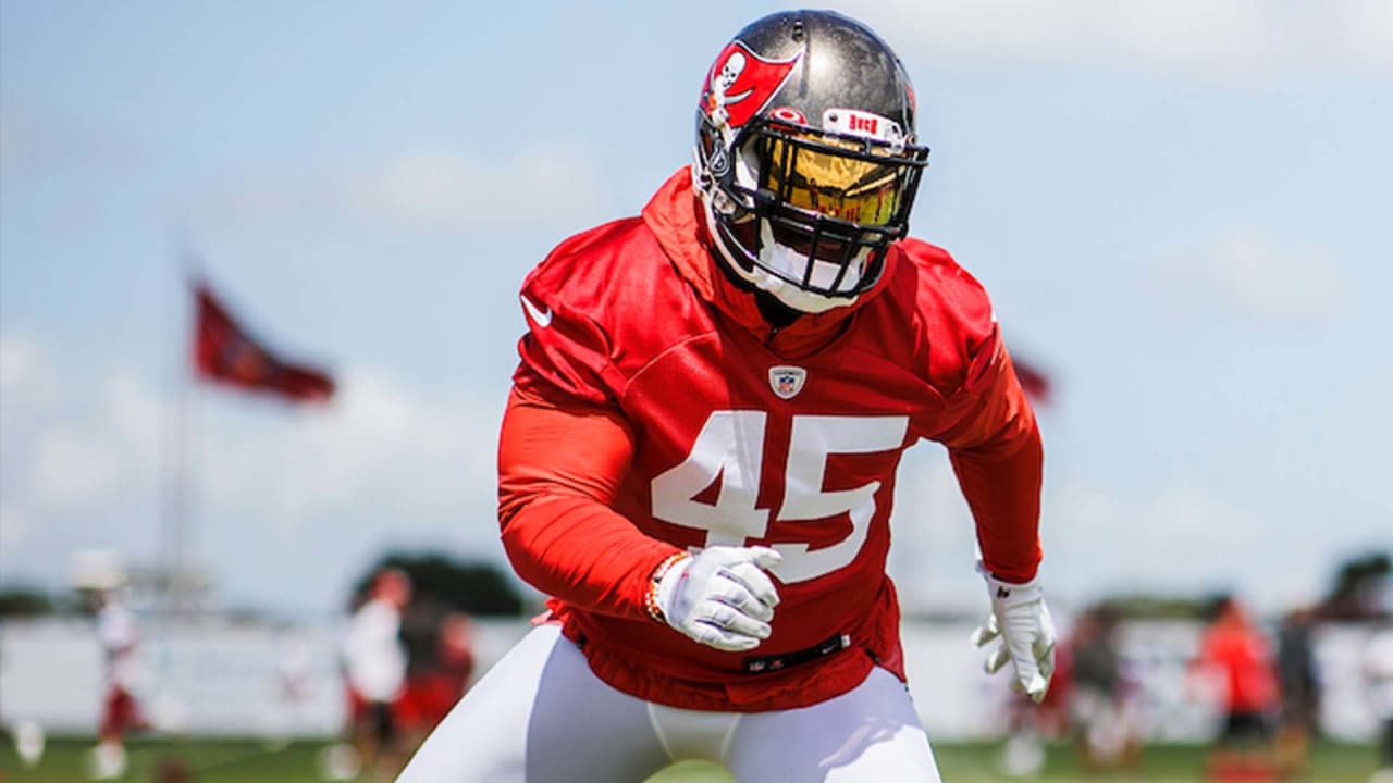 Bucs' Inside Linebacker Corps Coming into Focus at OTAs