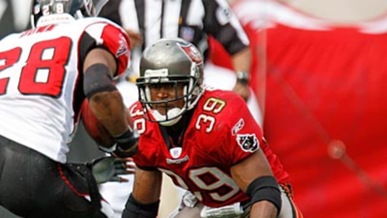 Bucs Re-Sign Pearson, Release Colmer