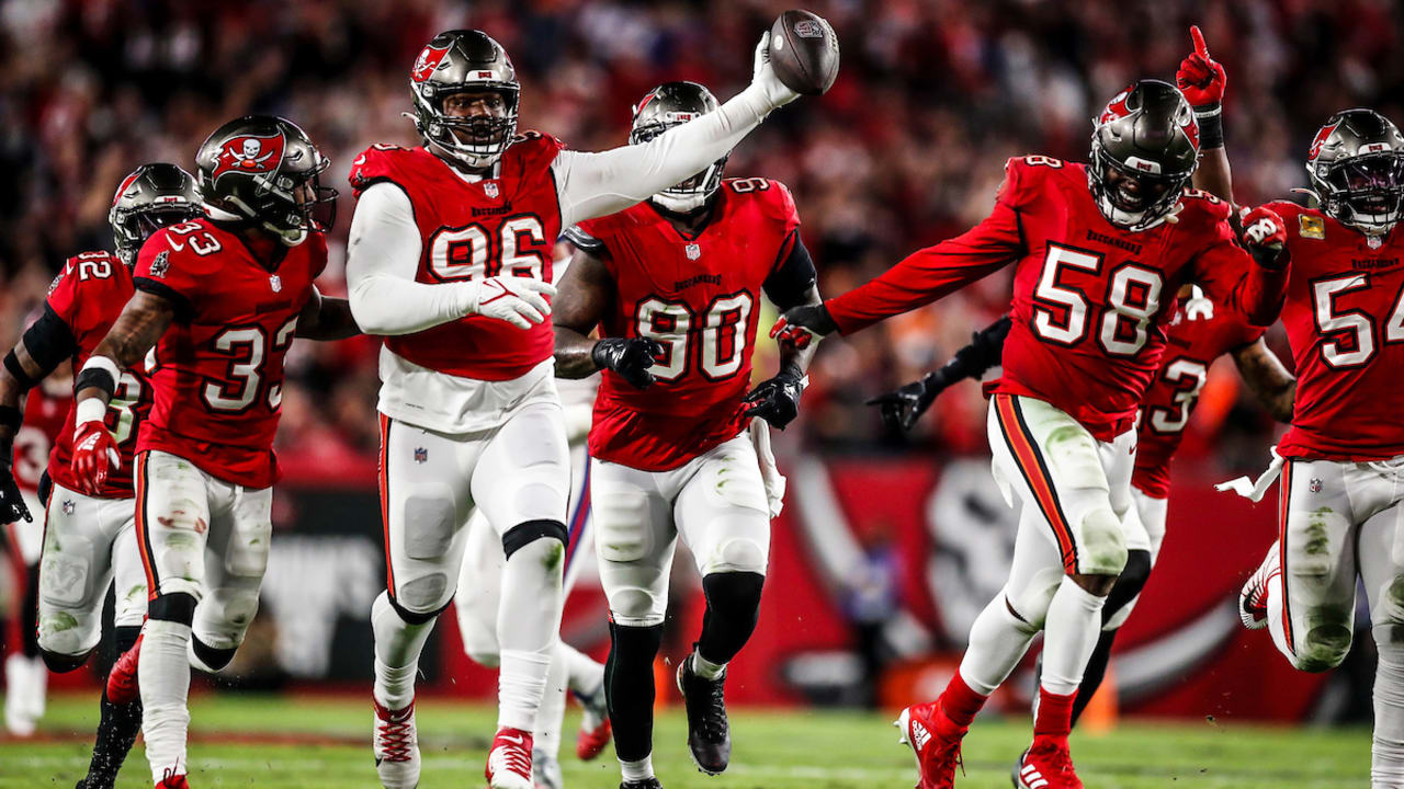 HIGHLIGHTS: Buccaneers Defeat New York Giants 30-10 in Week 11