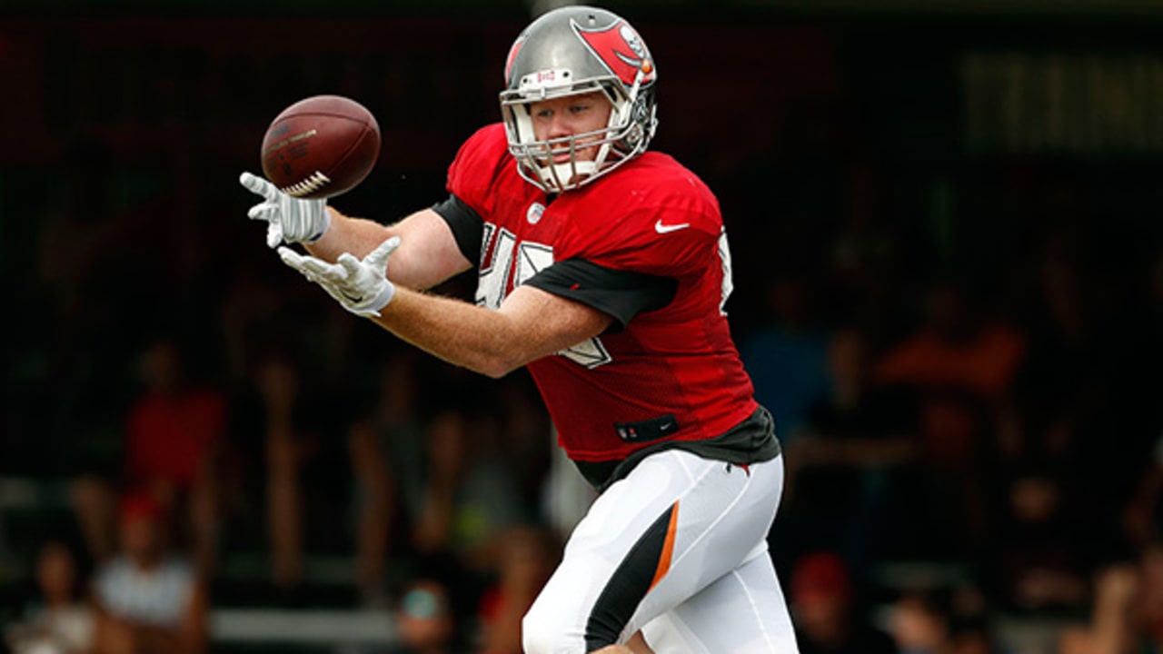 Alan Cross Returns, Buccaneers Add LB