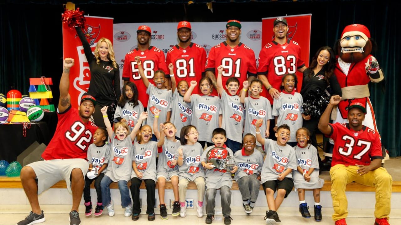 Photos: Bucs Makeover Pizzo Elementary