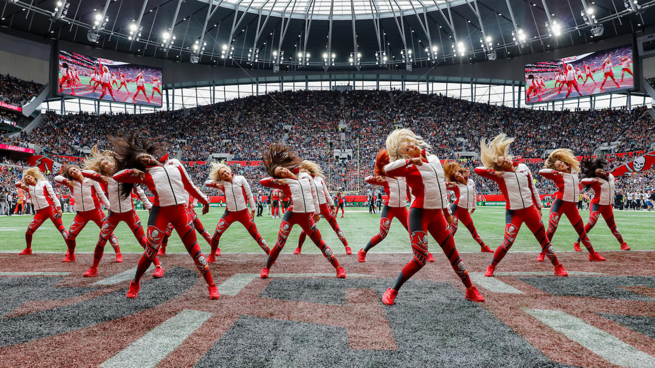 Best Buccaneers Cheerleader Photos from 2019