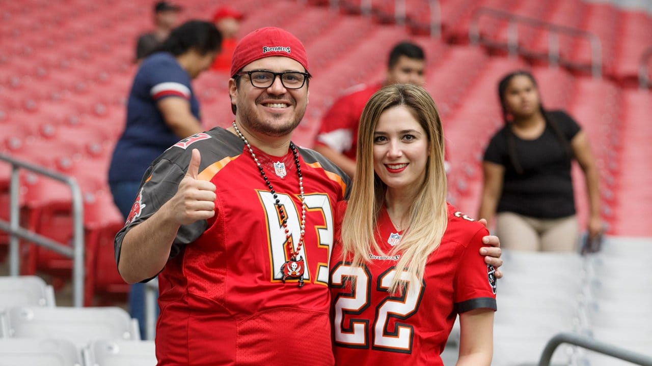 Photos: Fan Friday, Week 3