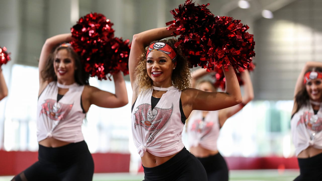 Bucs Cheerleaders Field Rehearsal | Bucs vs. 49ers