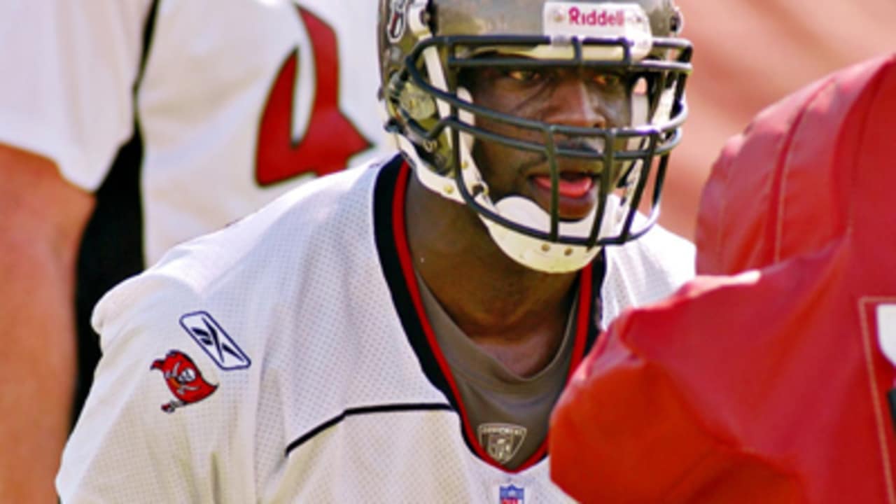 Rookie Signings Begin with Massaquoi