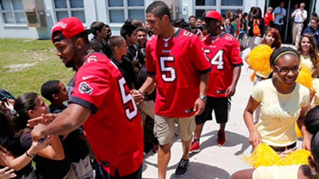 Bucs Congratulate Pierce Middle School for Play 60