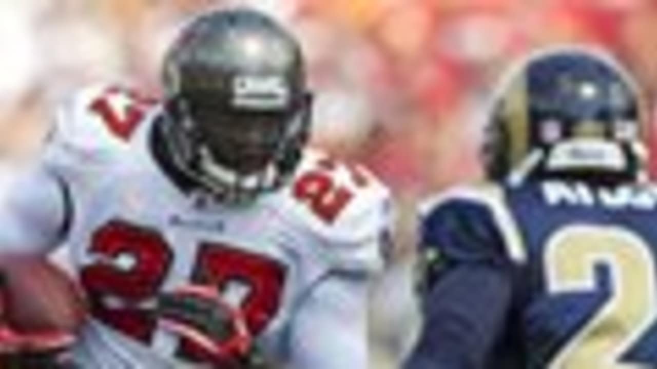 Blount Revs' Bucs Backfield