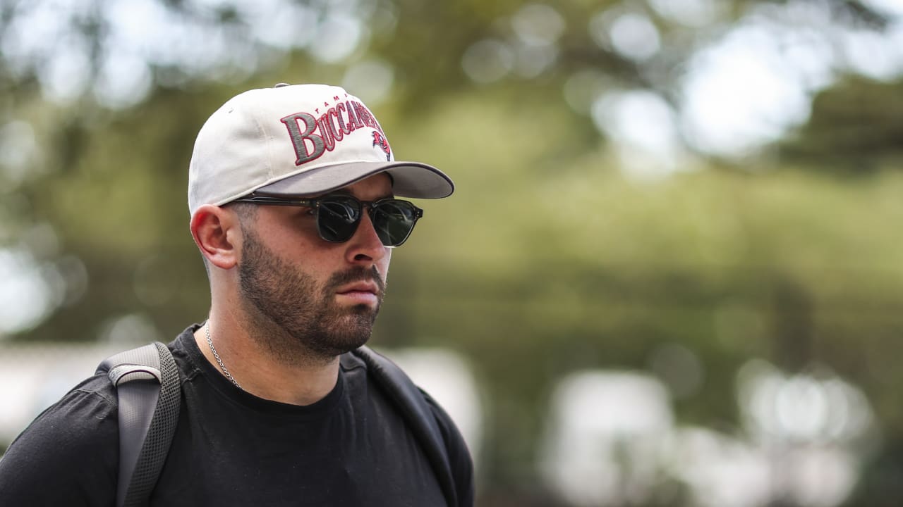 Photos: Bucs Arriving for Game Against the Pittsburgh Steelers
