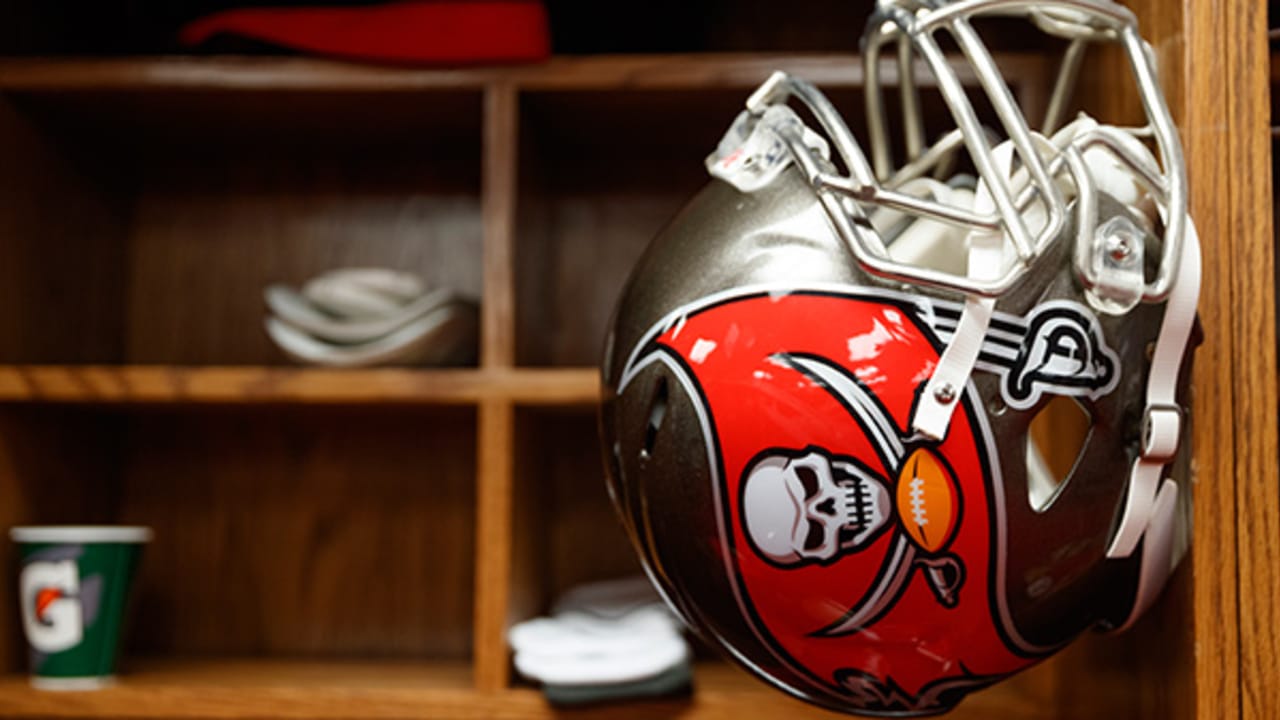 Bucs Sign DT Adam Reth, Waive Drew Iddings