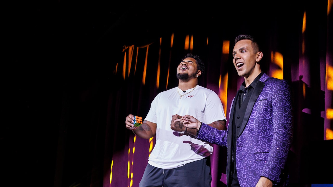 Photos: Tristan Wirfs and Aaron Stinnie Go To a Magic Show | The Bay