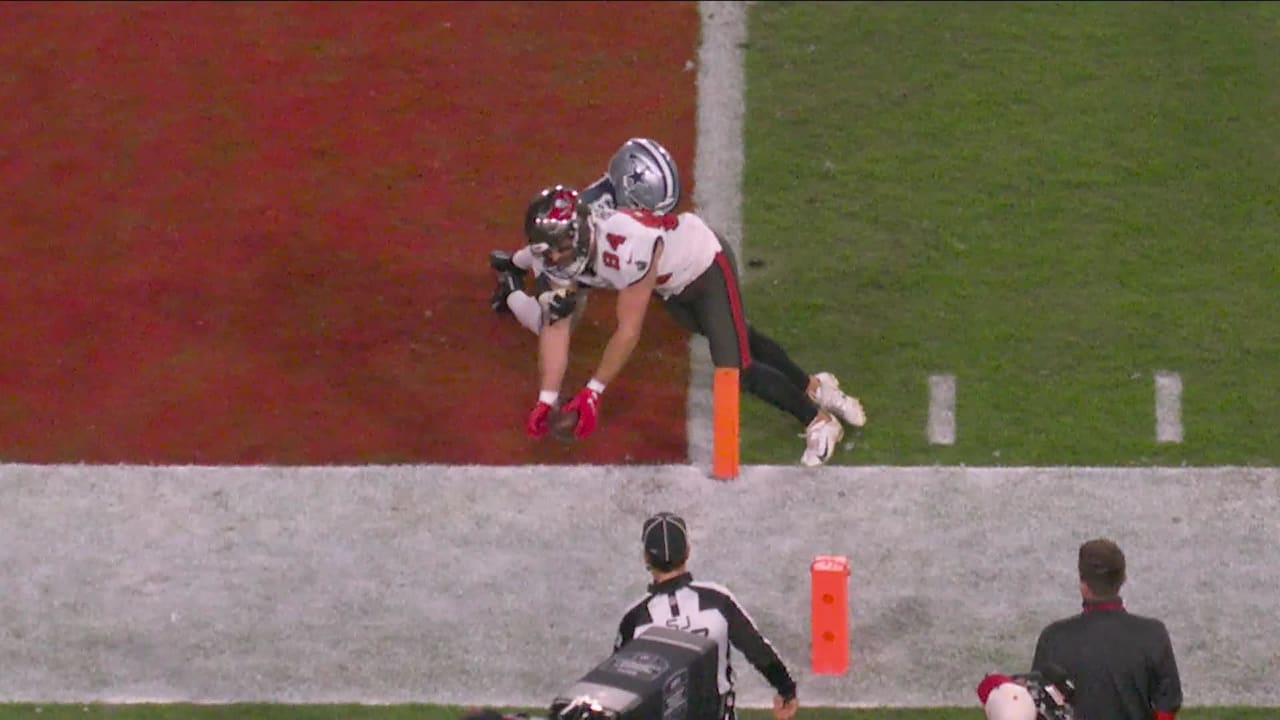 HIGHLIGHT: Tom Brady Passes to Cameron Brate for a TD vs. Dallas Cowboys