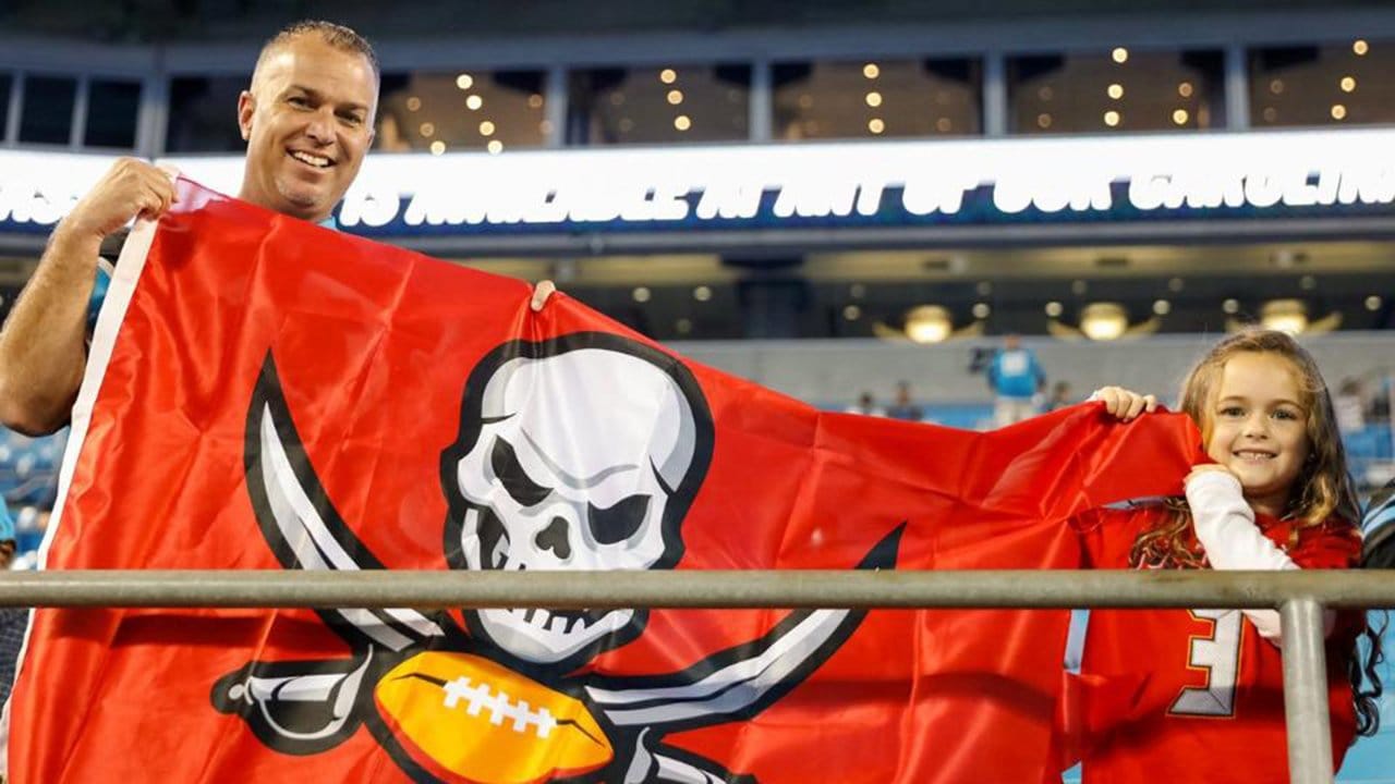 Photos: Fan Friday, Week 6