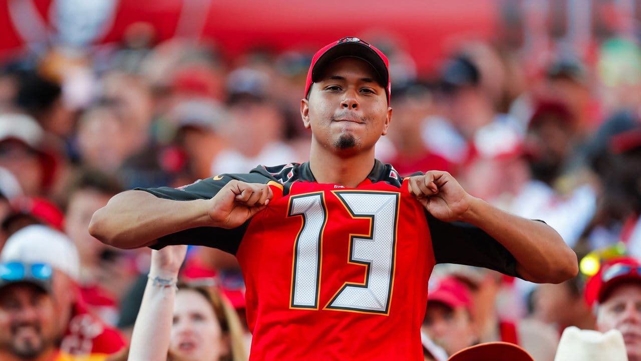 Photos: Fan Friday, Week 4