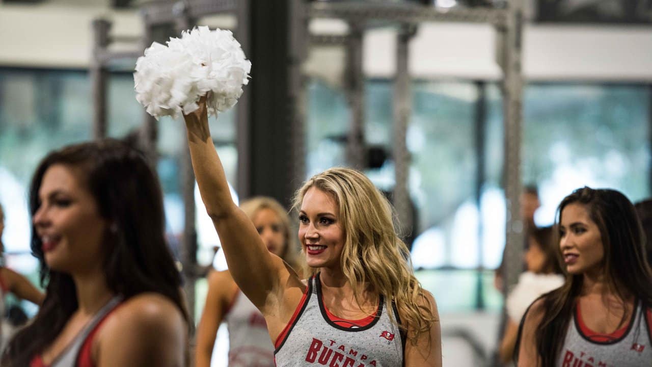 Photos: Cheerleader Friends and Family Day