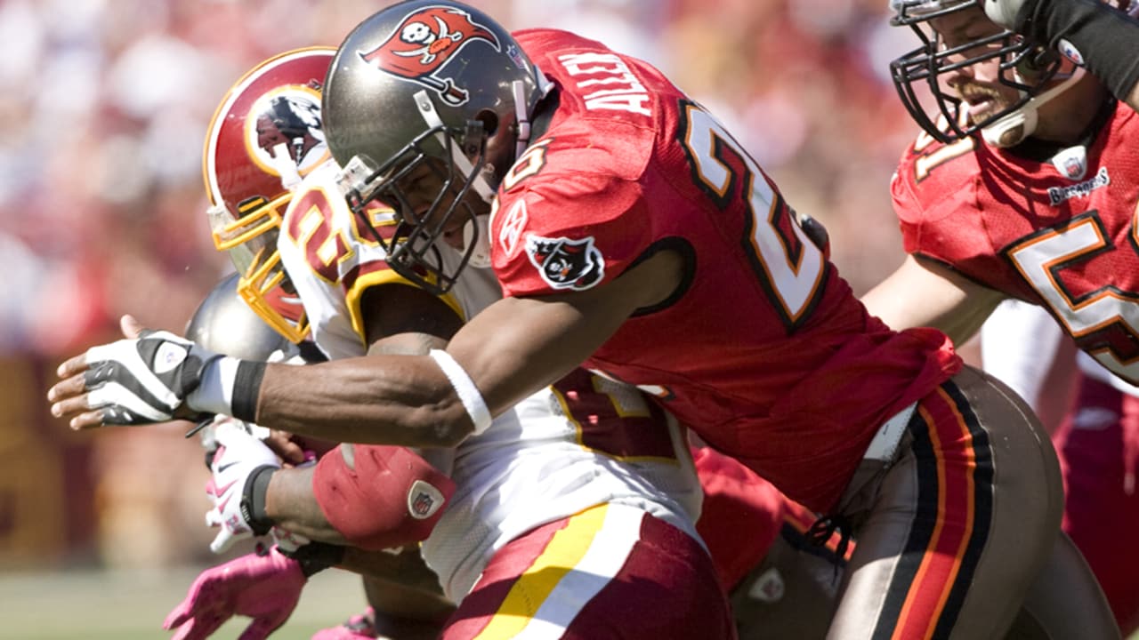 Bucs Lose Two to IR, Promote Roberson