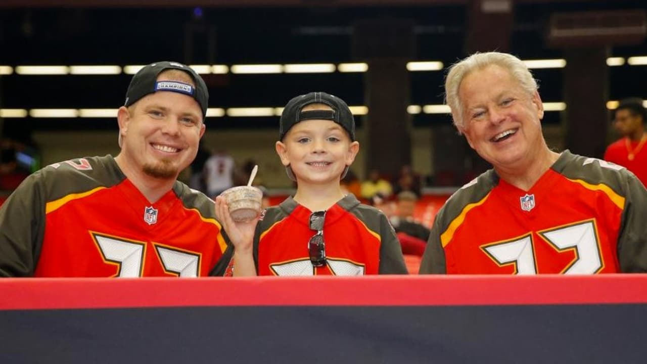 Photos: Fan Friday, Week 2