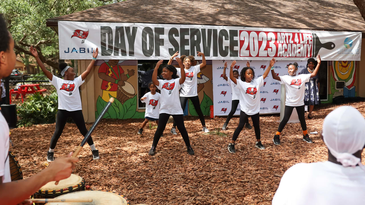 Photos: Buccaneers and Jabil Partner for 2023 Day of Service