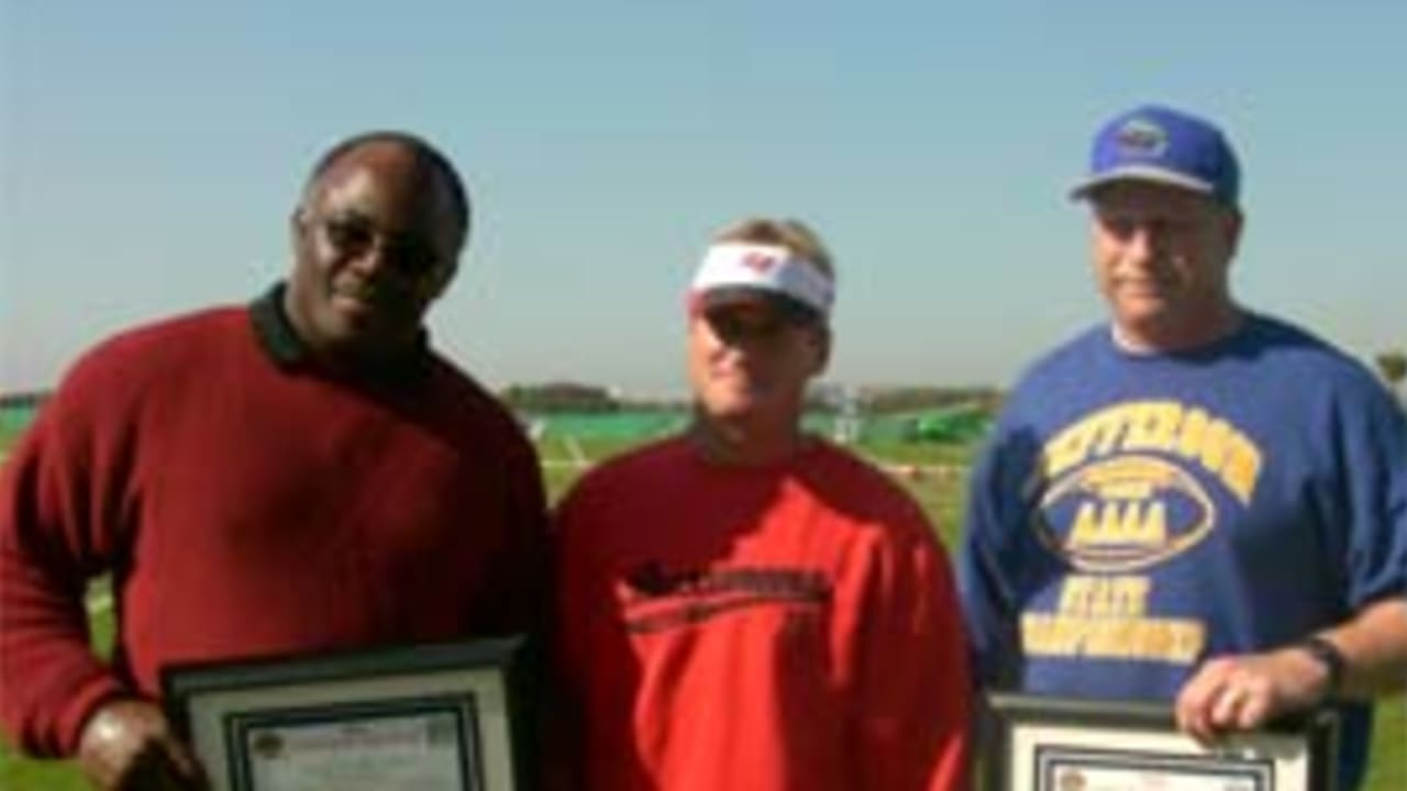 Wood, Simmonds Share Coach Award