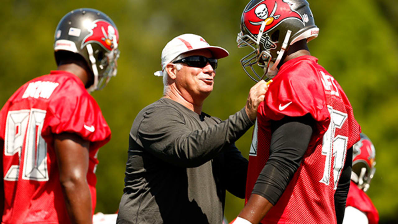 Bucs' Defense Making Strides During OTAs