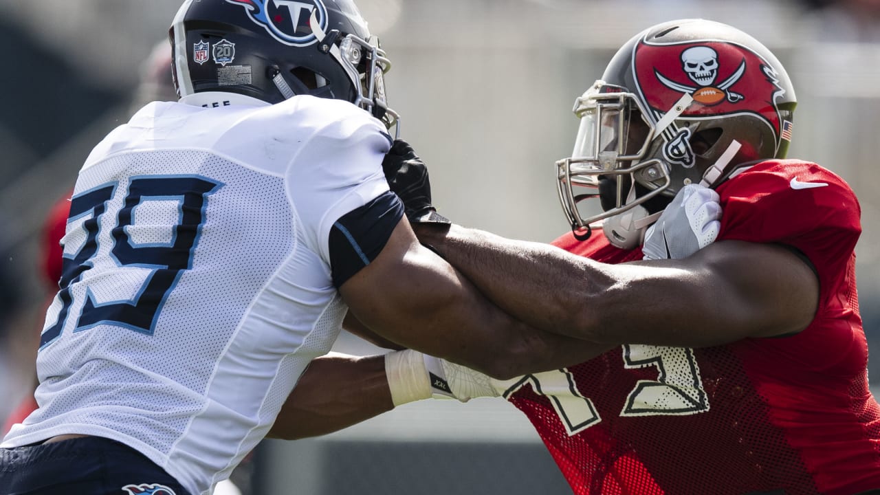Bucs, Titans Battle to Move the Ball