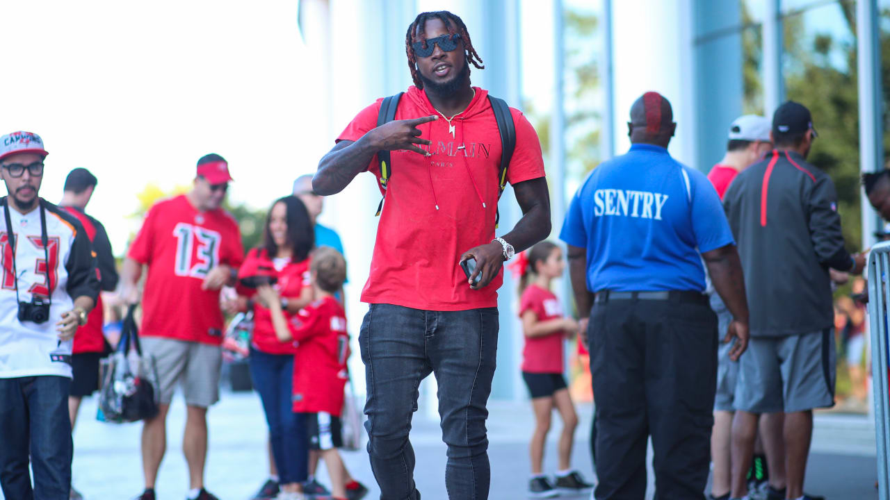Pictures: Buccaneers Arriving for Game Against the Colts