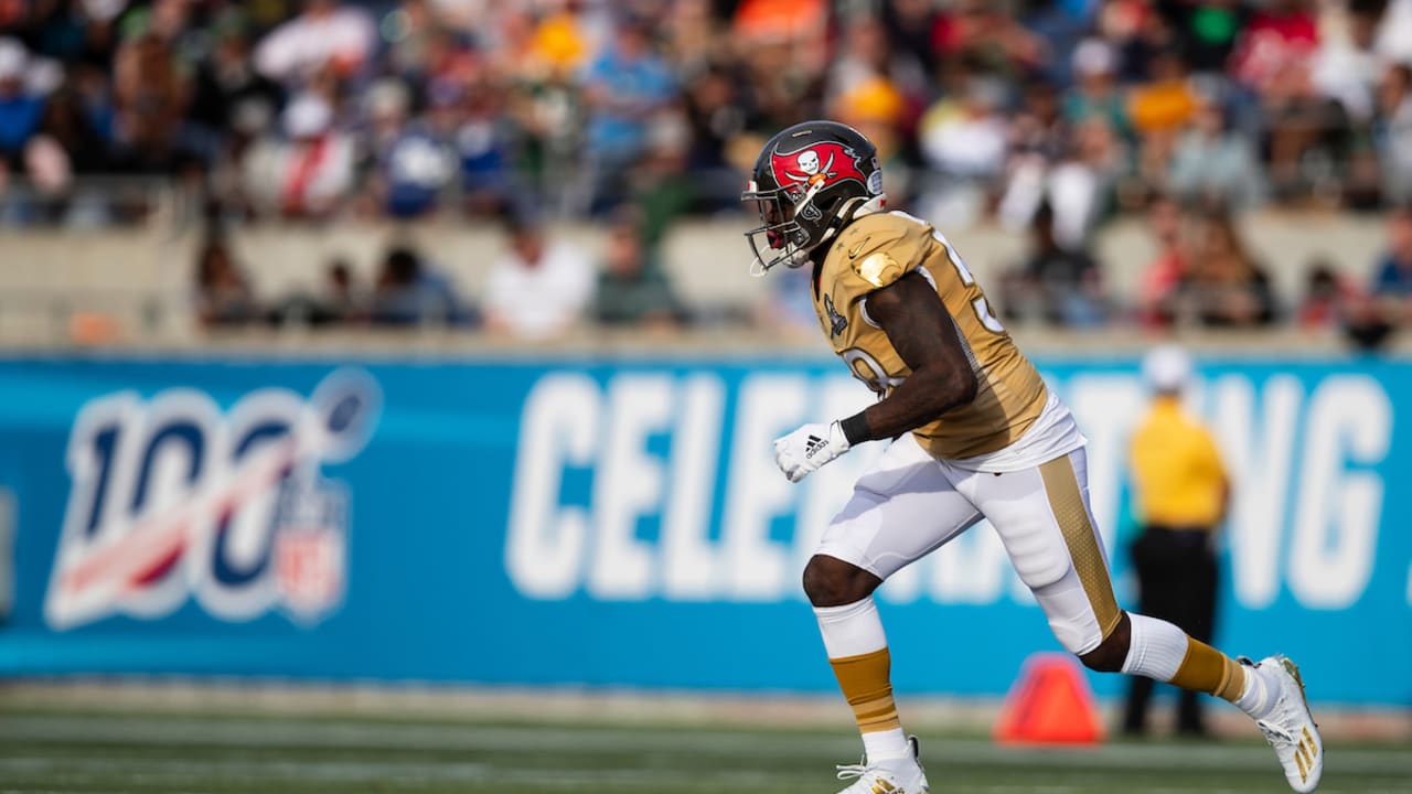 Sack Champ Shaq Barrett a Strong Candidate for Defensive Player of the Year