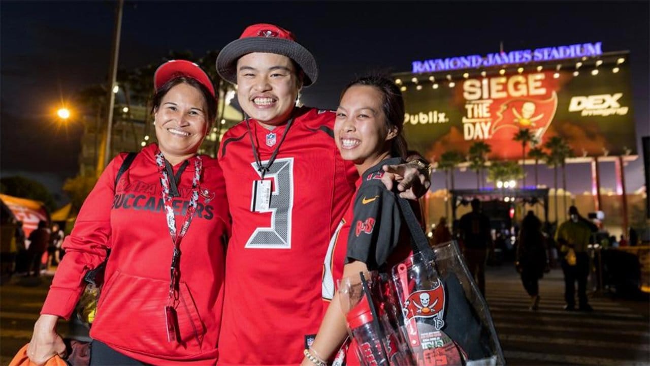 Photos: Fan Friday, Week 10