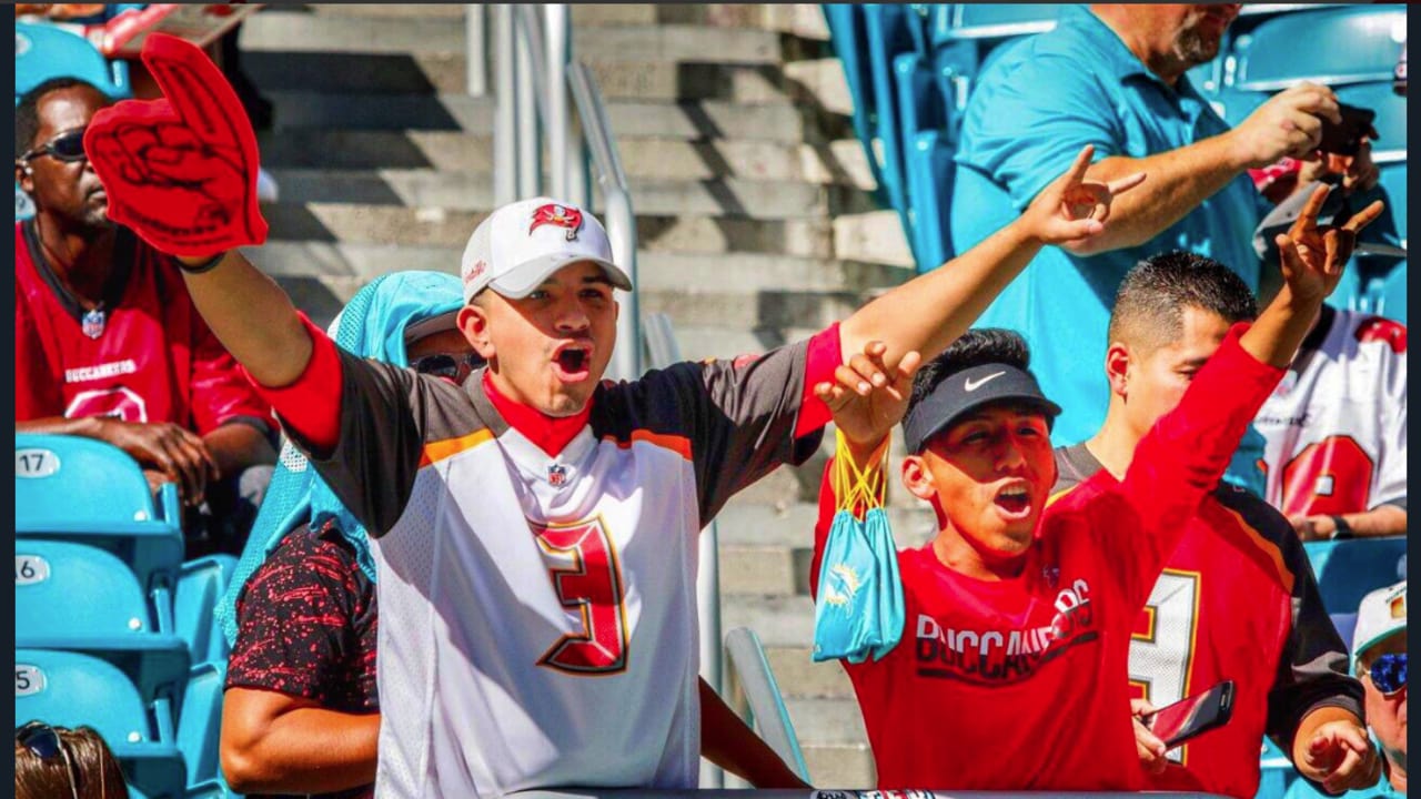 Photos: Fan Friday, Week 12