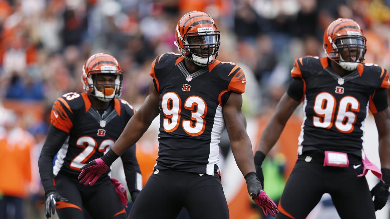 Photos: DE Michael Johnson