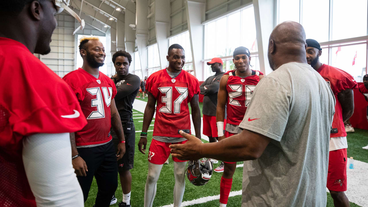 Versatility in College Helped Prepare Mike Edwards for Role in Bucs New ...