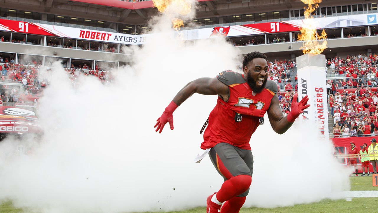 Photos: Best of DE Robert Ayers in 2017