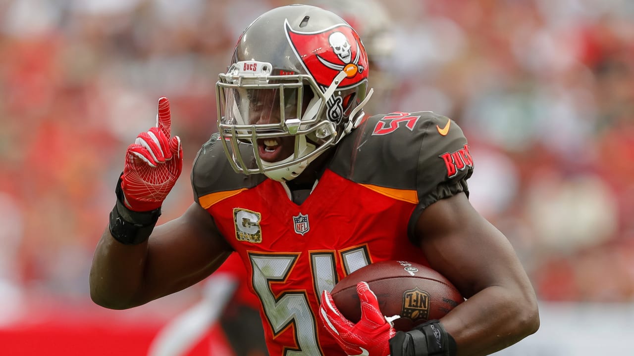 Bucs Lineup Clues: More Pass-Rushing for Lavonte David?